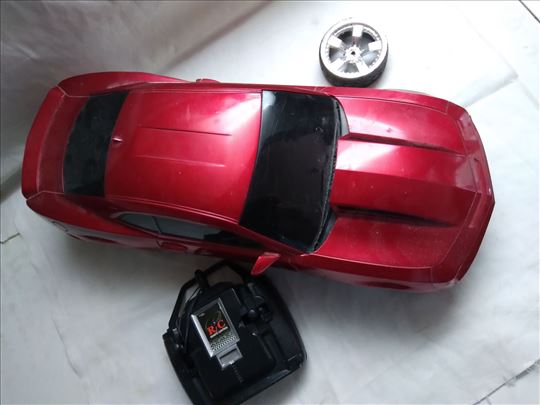 Na daljinski Camaro razmera 1:14 (34 cm)