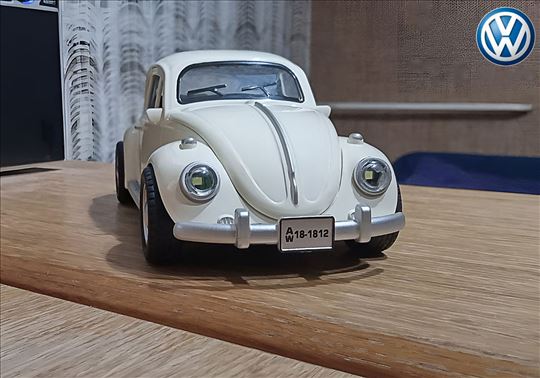 VW Buba (1955) metalna 1:18 – sa zvukom i svetlom