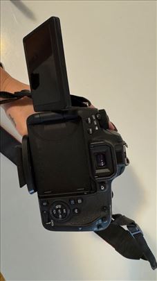Canon EOS 77D