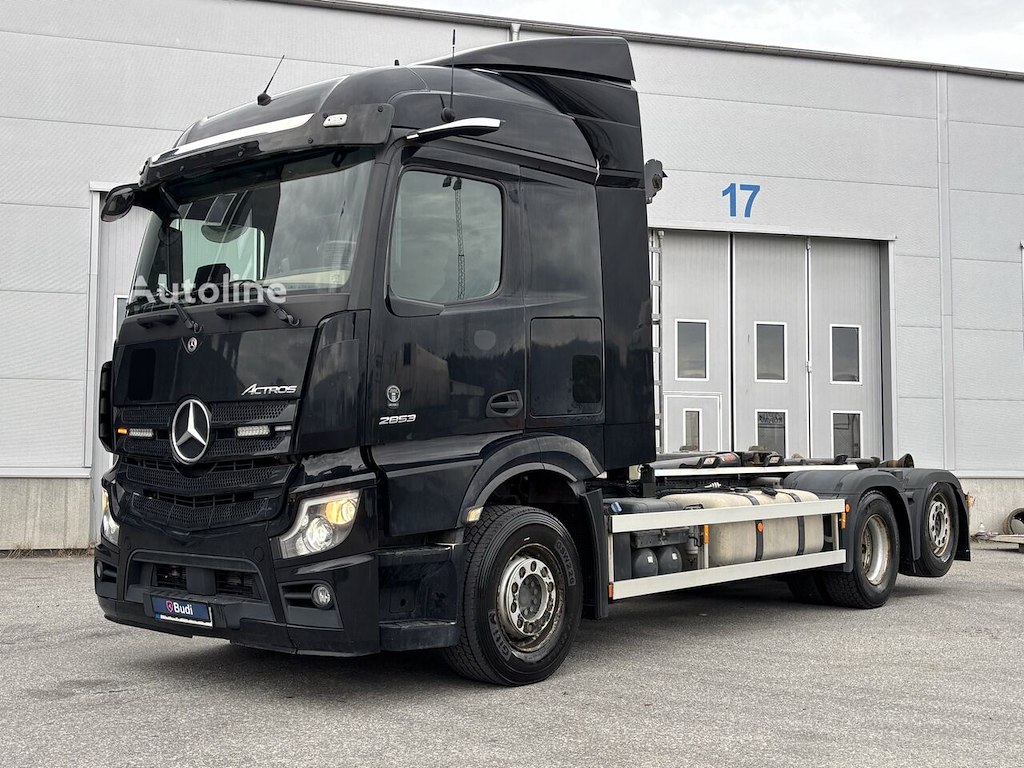 Prodaje se Mercedes-Benz Actros 2853 rol kiper sa kukom na aukciji