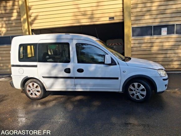 Prodaje se Opel COMBO laki furgon na aukciji