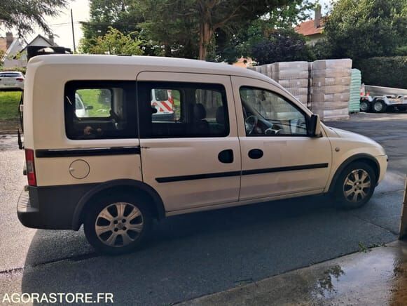 Prodaje se Opel COMBO laki furgon na aukciji