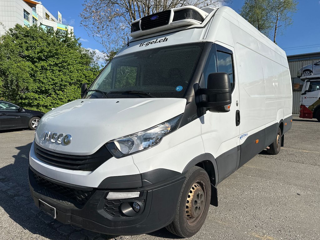IVECO refrigerated truck minibus hladnjača