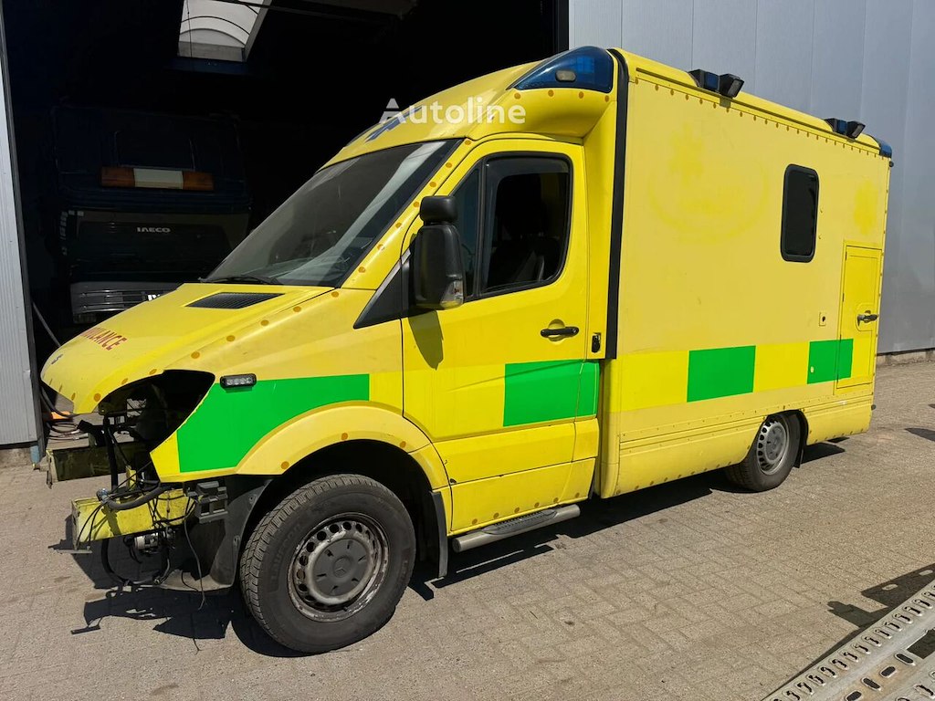 Mercedes-Benz Sprinter 318 **NO ENGINE - NO GEARBOX** vozilo hitne pomoći