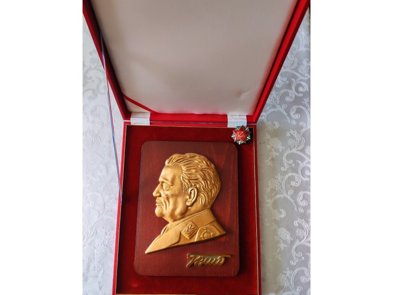 Reljef sa Titovim likom