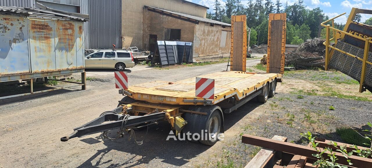 Schwarzmüller AD 3axle trailer prikolica sa niskom platformom
