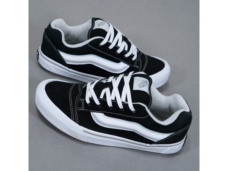 Vans Knu Skool crno-bele patike 38.5 -24.5