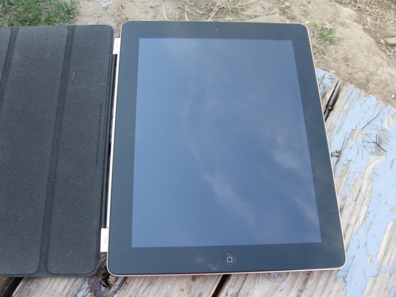 12.APPLE iPad A1396 odlican tablet sa futrolom-citaj op