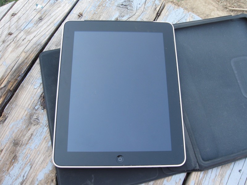 32.APPLE iPad A1337 odlican tablet sa futrolom-citaj op