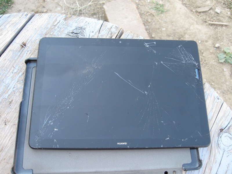5.HUAWEI AGS2-W09 MediaPad T5- tablet za delove