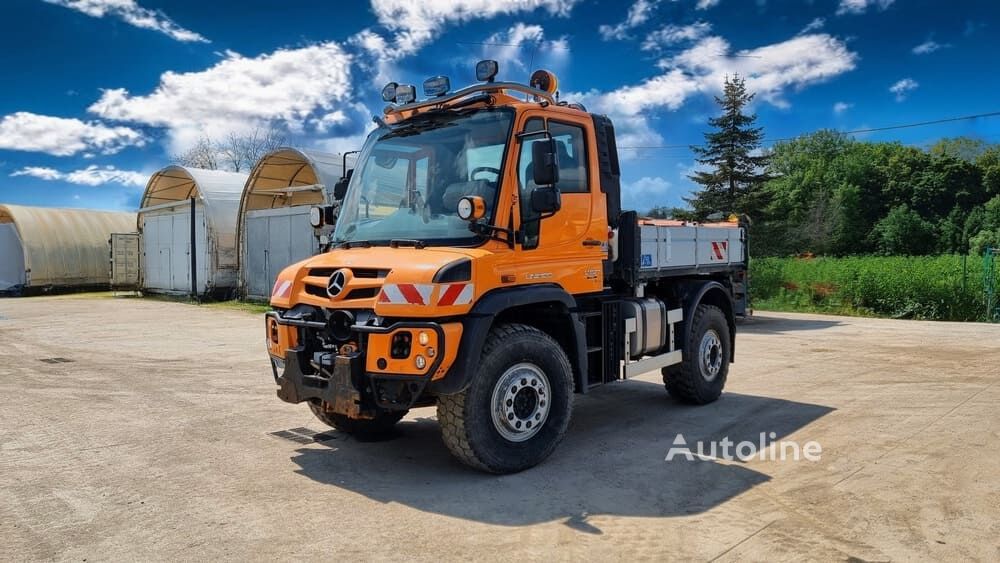 Mercedes-Benz Unimog U527 univerzalna komunalna mašina