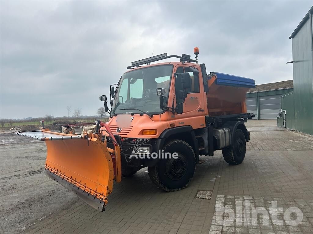 Prodaje se Mercedes-Benz Unimog 400 rasipač peska na aukciji