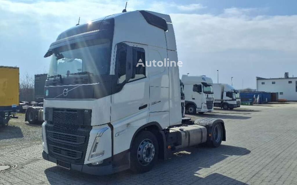 Volvo Vehicle Tractor 4x2 Mega (Low) tegljač
(623763)