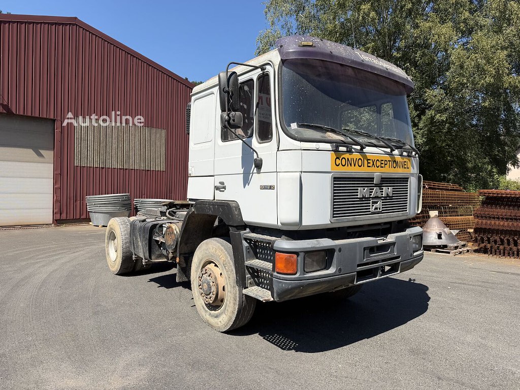 MAN 19-422 4x4 tegljač