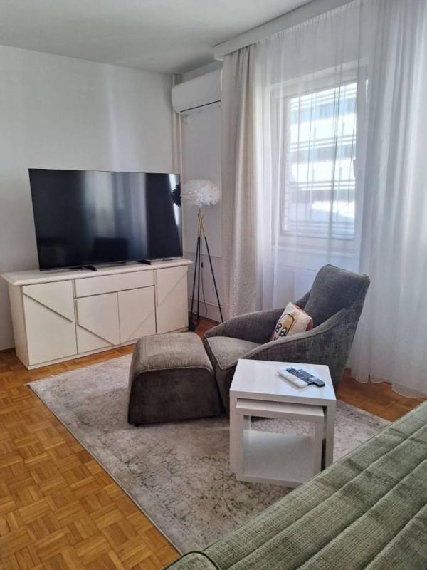 Kneza Danila, Dvosoban stan za izdavanje, 55m2, 1.200€