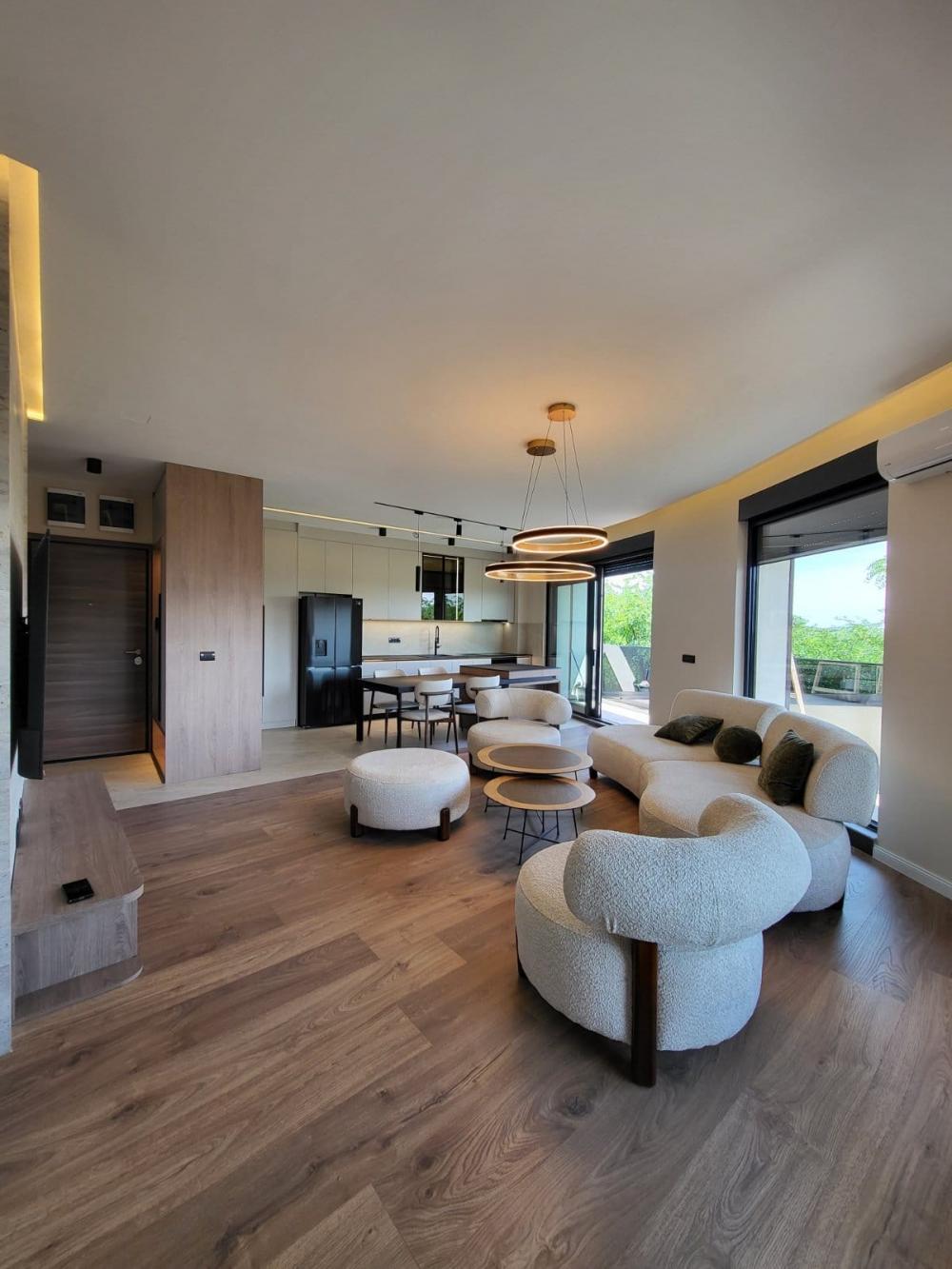 Koste Trifkovića, Trosoban stan za izdavanje, 82m2, 1.500€