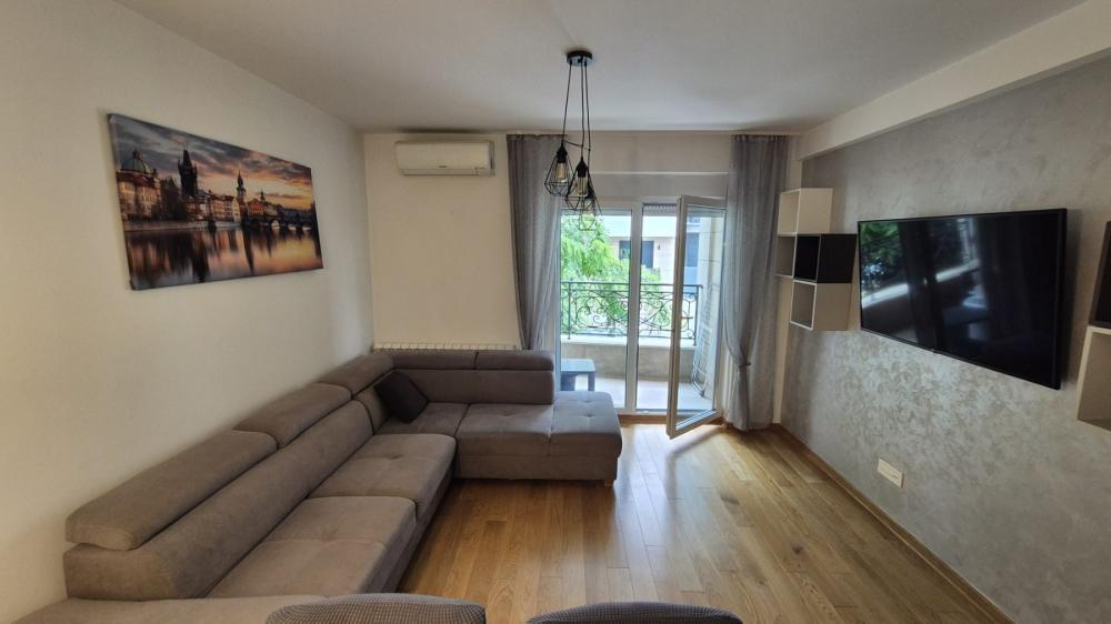 Rada Neimara, Trosoban stan za izdavanje, 72m2, 850€