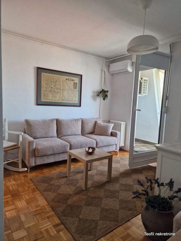 Mike Alasa, Jednosoban stan za izdavanje, 33m2, 650€