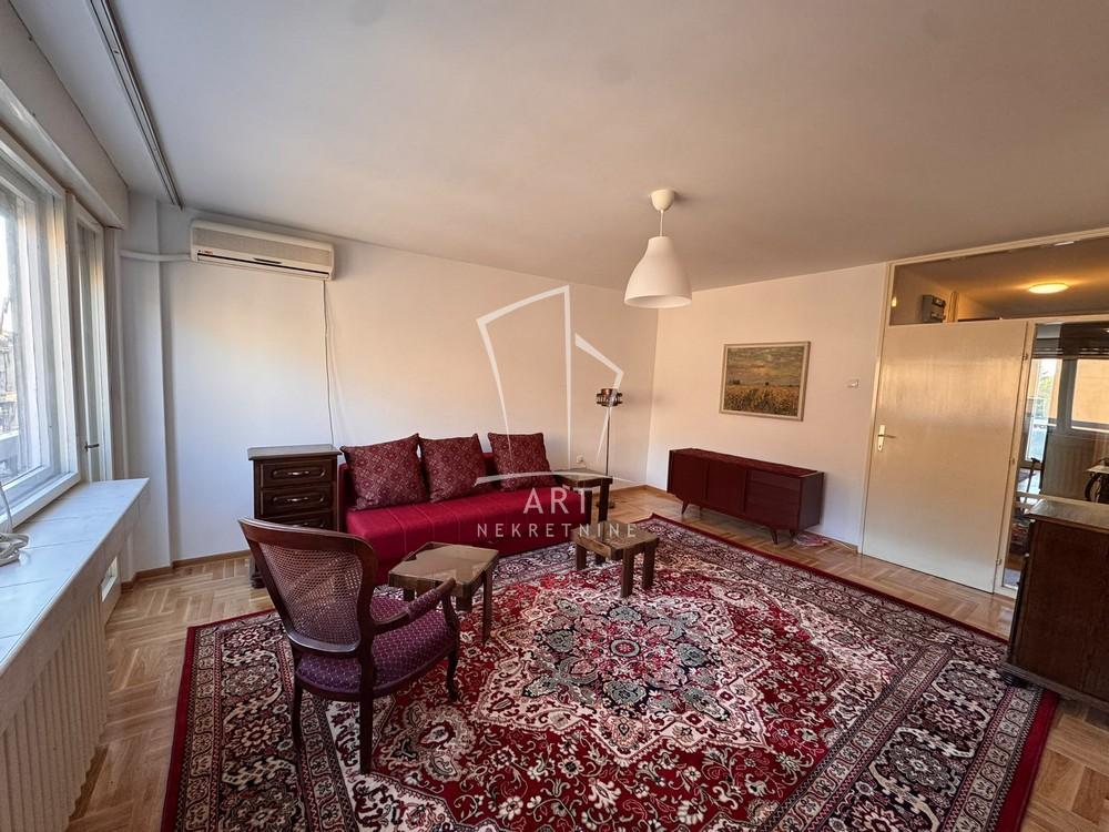 Cara Nikolaja II, Trosoban stan za izdavanje, 77m2, 800€