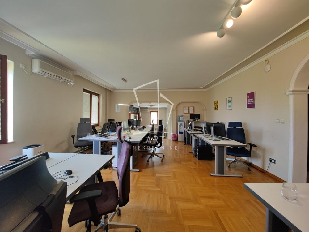 Ružićeva, Petosoban stan za izdavanje, 197m2, 1.800€