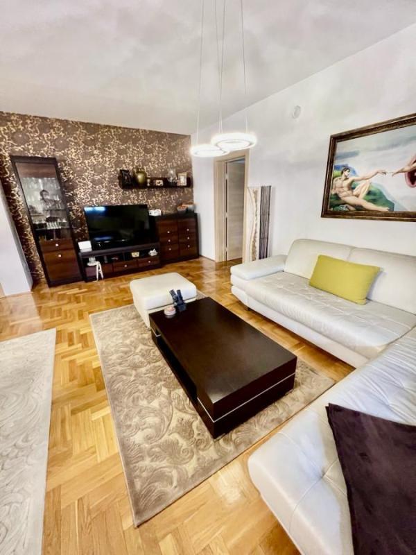 Četvorosoban stan na prodaju, 120m2, 300.000€