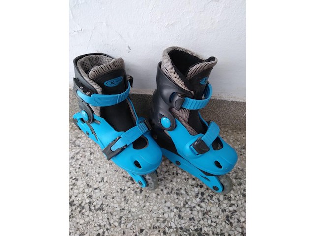 Roleri X-kid br.30 - 33,plasticni tockovi,ocuvani. Imam