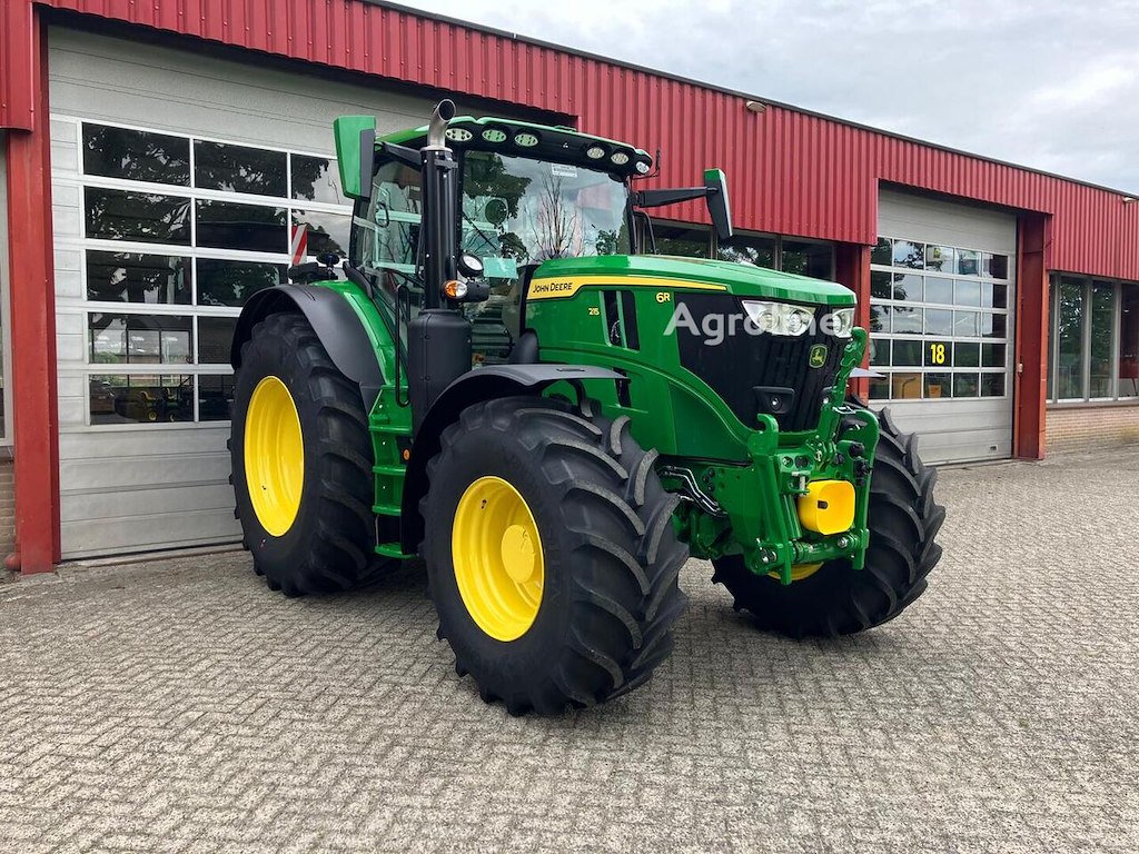 Novi John Deere 6R 215 traktor točkaš