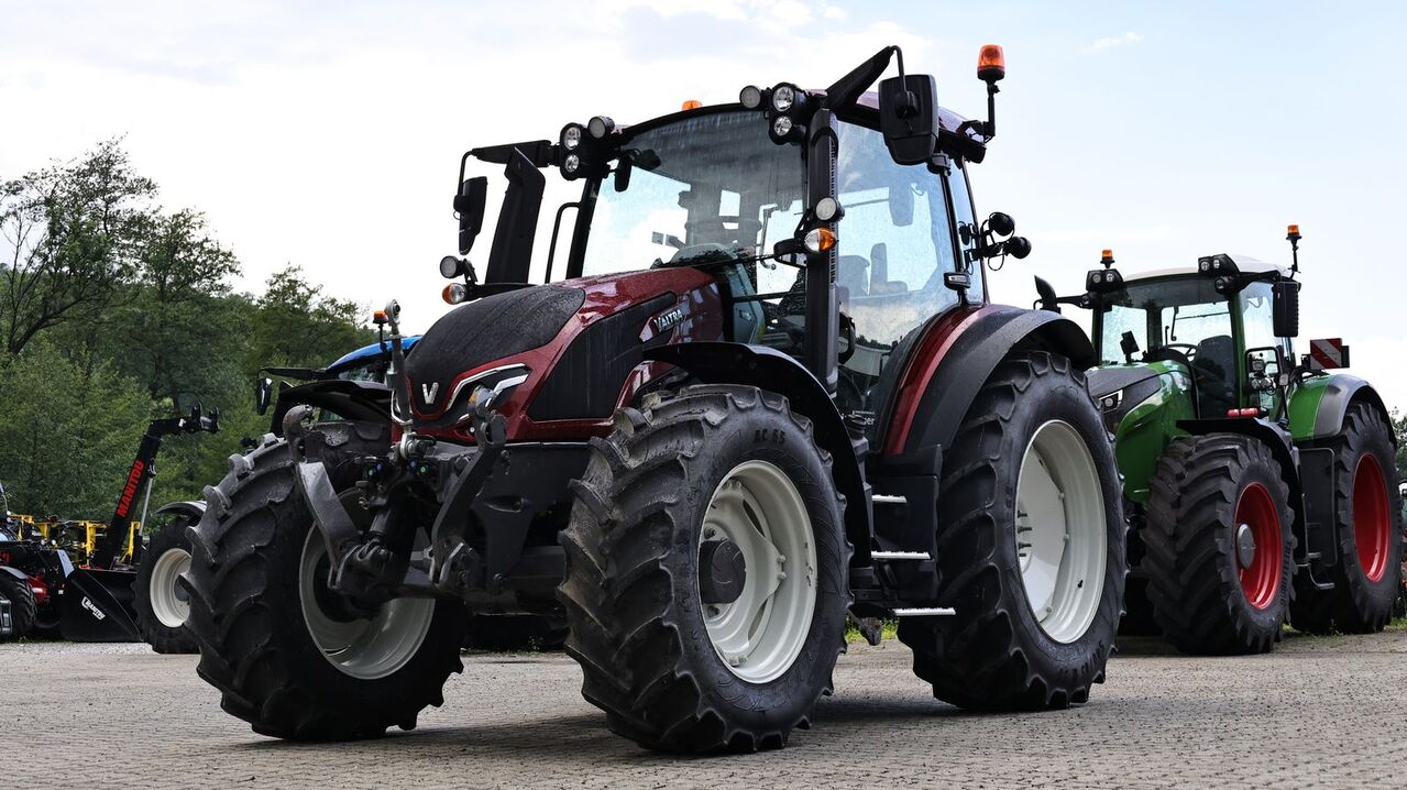 Valtra G135 VERSU traktor točkaš
