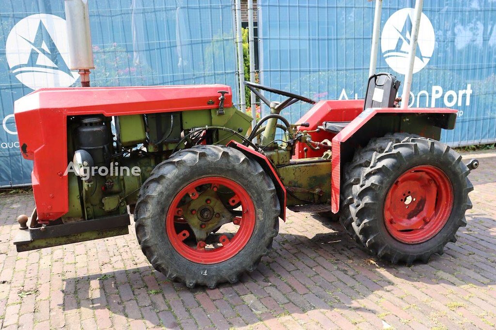 Prodaje se traktor točkaš na aukciji