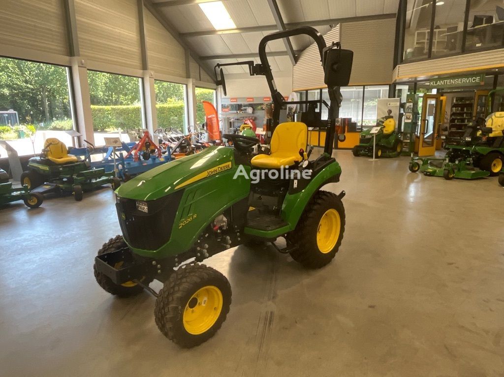 Novi John Deere 2026R mini traktor