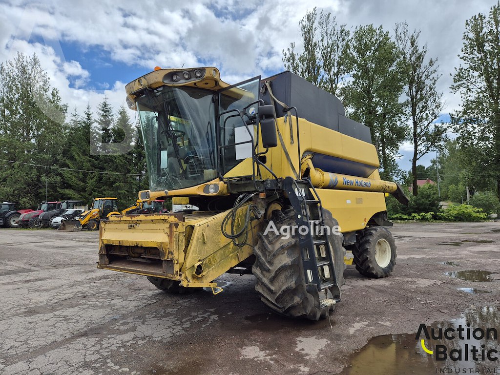 Prodaje se New Holland CS 6080 kombajn za žito na aukciji