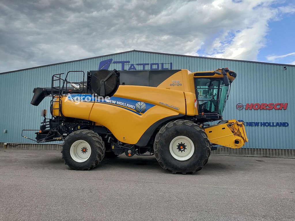 New Holland CR 8.90 + MACDON FD135 kombajn za žito