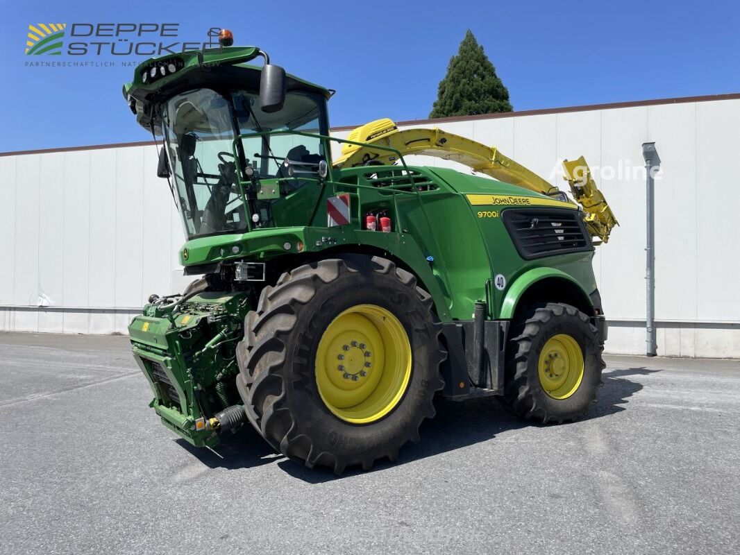 John Deere 9700 mit Kemper 490 Plus krmni kombajn