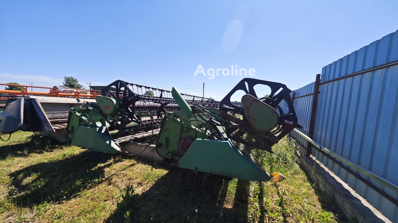 John Deere 930 F adapter za žito