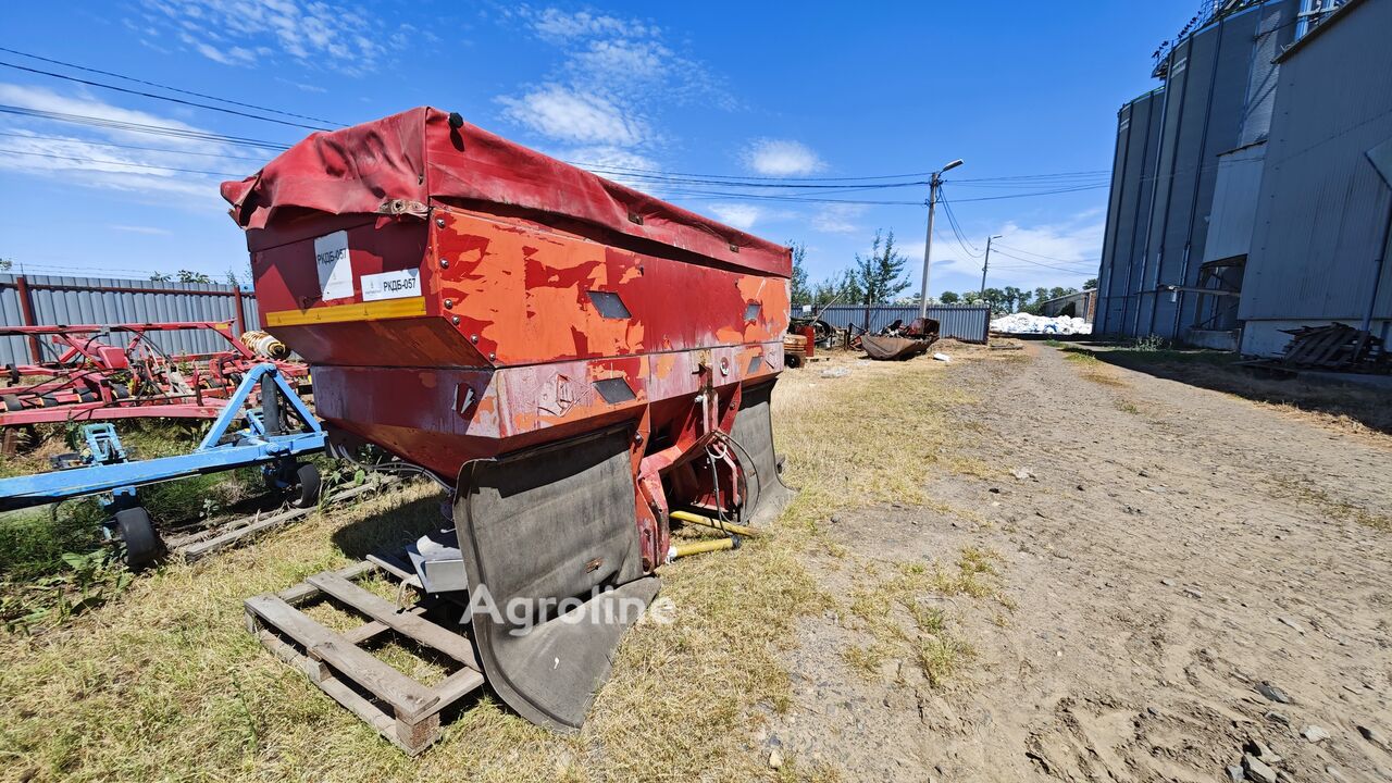 Kuhn AXERA M 1102 nošeni rasipač