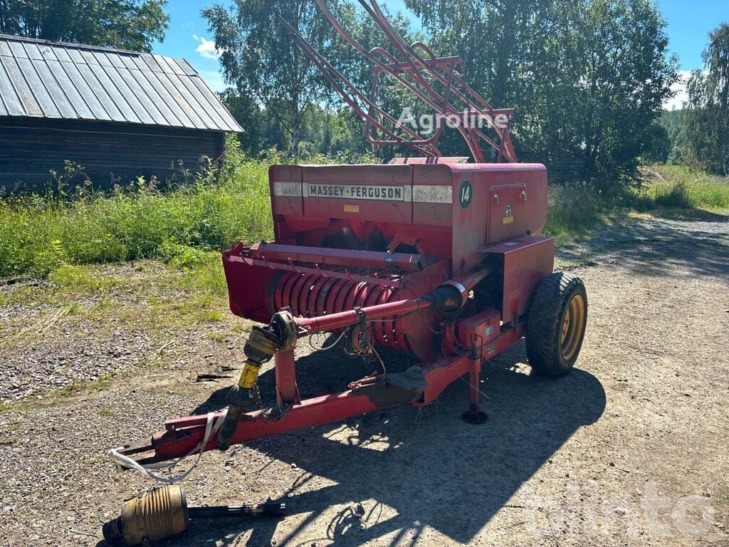 Prodaje se Massey Ferguson MF-14 balirku za četvrtaste bale na aukciji