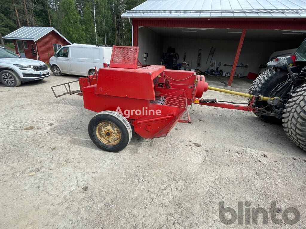 Prodaje se Massey Ferguson MF 124 småbalspress balirku za četvrtaste bale na aukciji