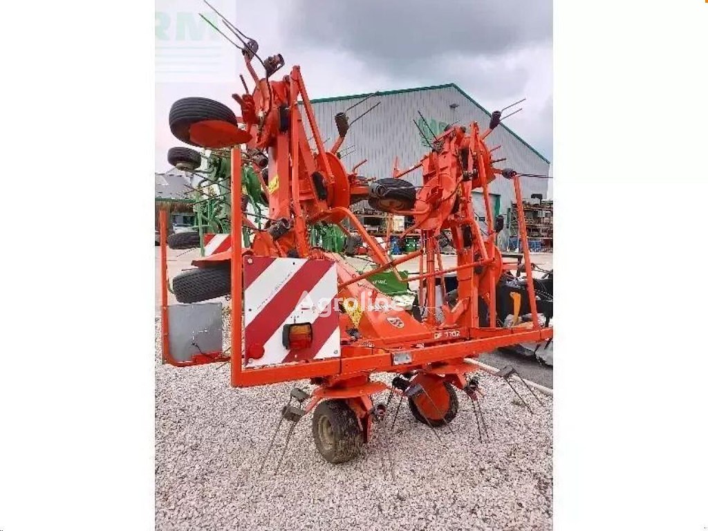 Kuhn gf 7702 prevrtač sena