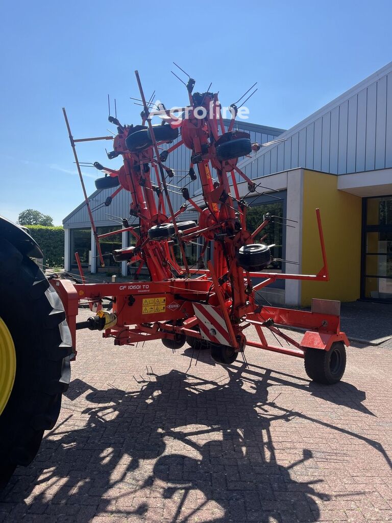 Kuhn GF 10601 prevrtač sena