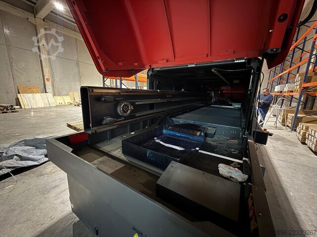 3.2-metarski hibridni UV digitalni štampač
EFI Vutek HS100 Pro