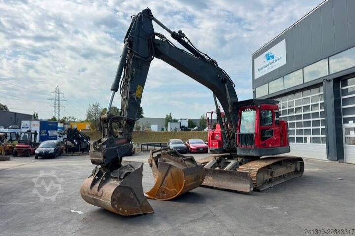 Lančani bager
VOLVO ECR235 Oilquick 3x Schaufeln