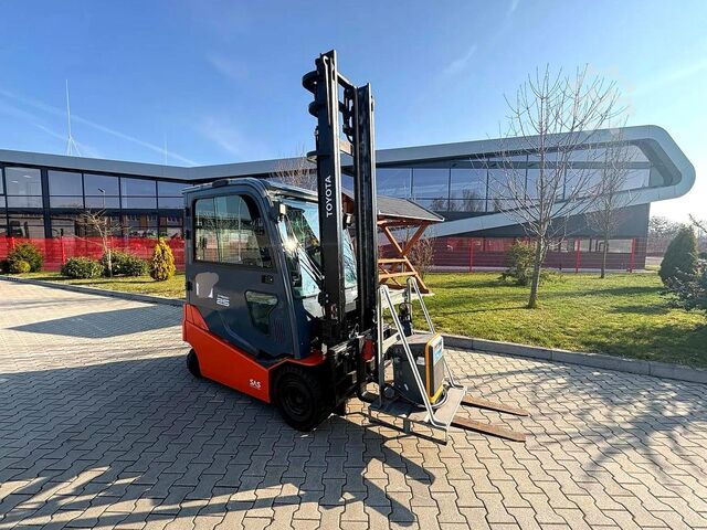 Elektro četvorotočkaš viljuškar
Toyota 8FBMT25