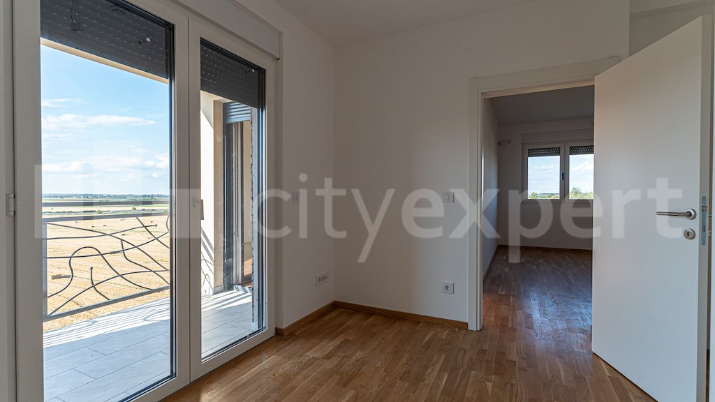Poslovni prostor za izdavanje BEZ PROVIZIJE: Ostalo, 170m², Svetog Save, Surčin - 2250€