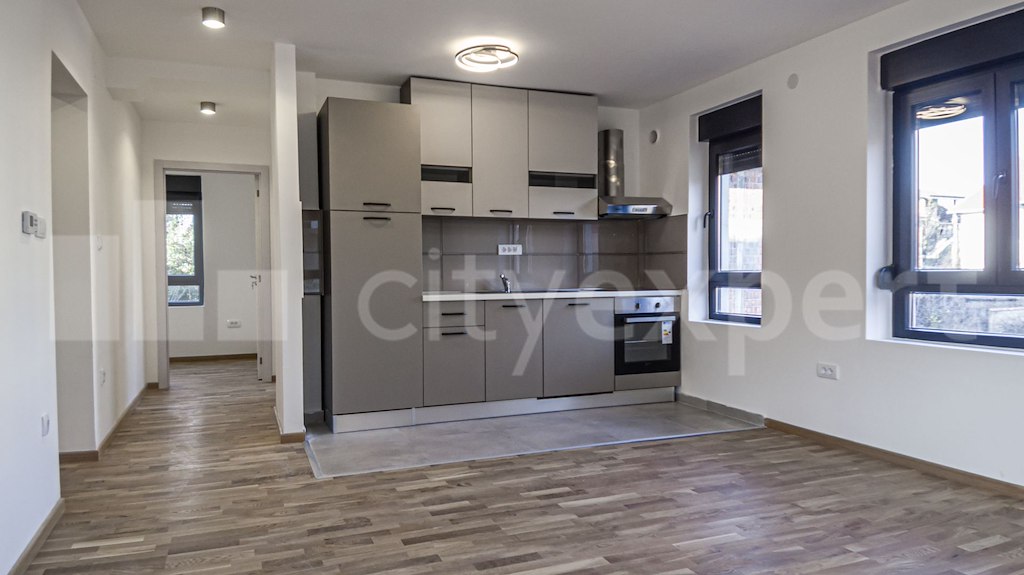 Poslovni prostor za prodaju - Trosoban, 52m², Vojvođanska, Surčin - 138000€