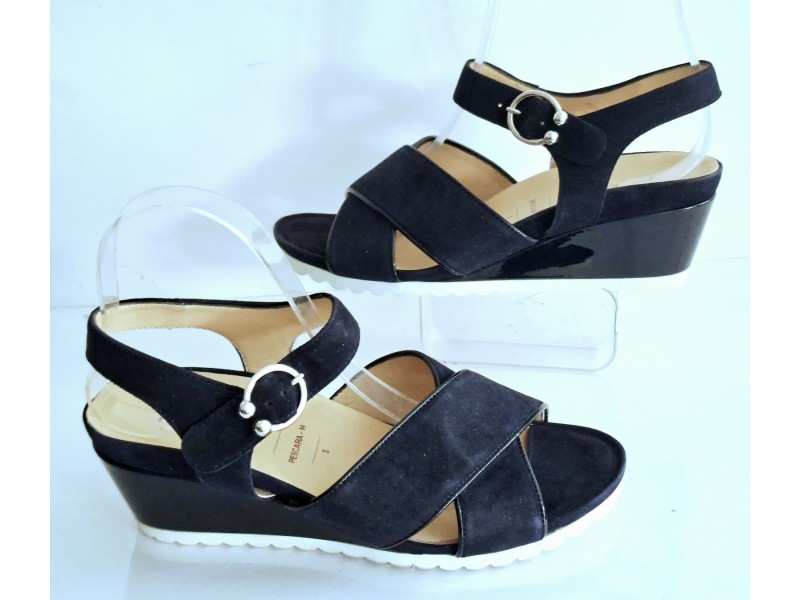 NOVE ,,HASSIA,, preslatke KOZNE sandale br.38