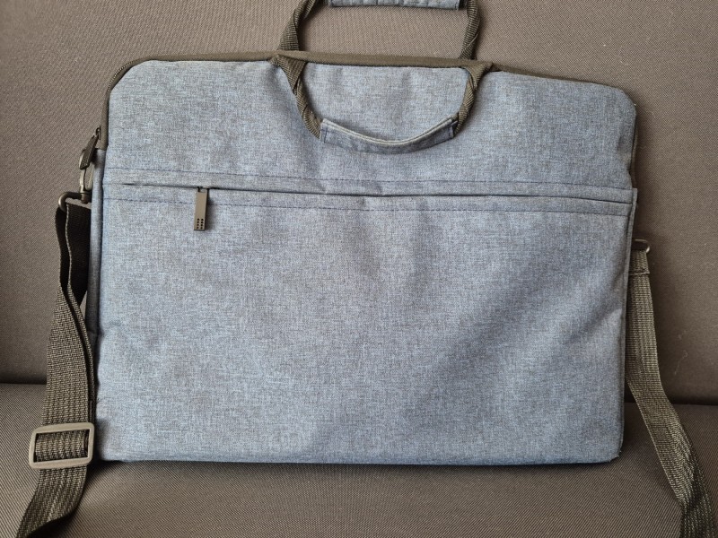 ** Plava torba za laptop**