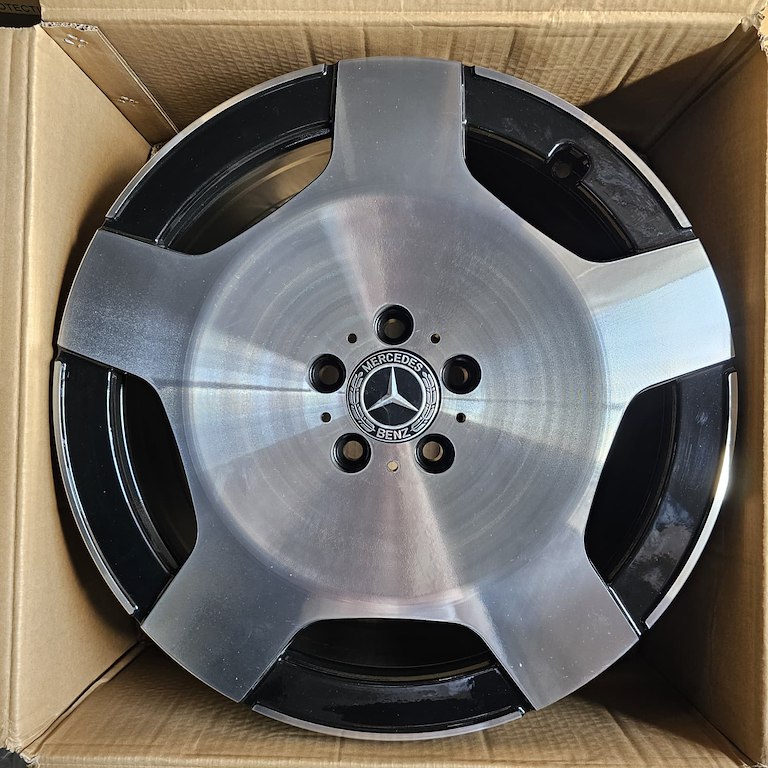 ALU FELNE
8J x19 ET52 5x112