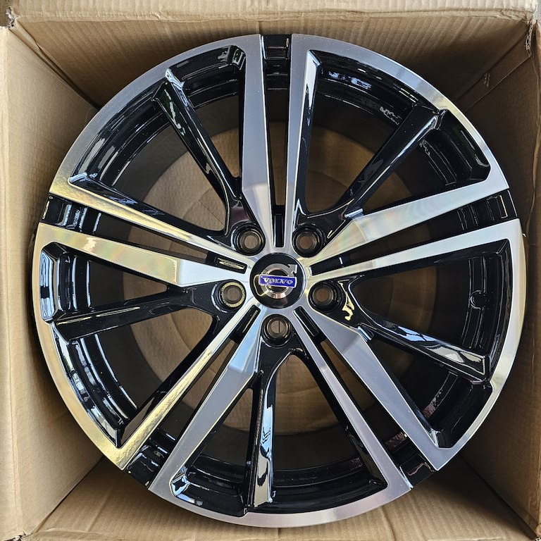 ALU FELNE
8J x18 ET42 5X108