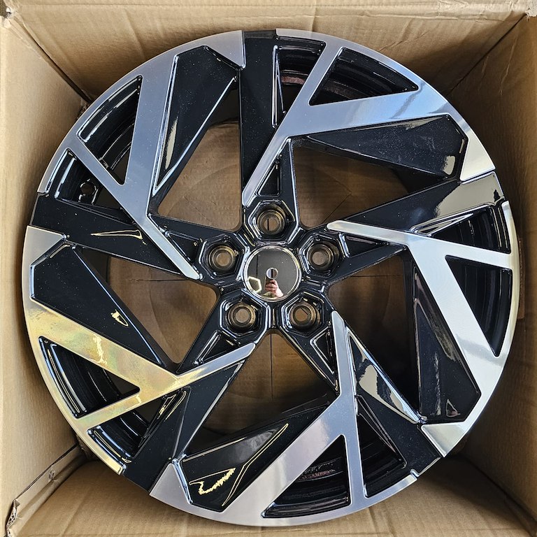 ALU FELNE
7J x18 ET35 5X114.3