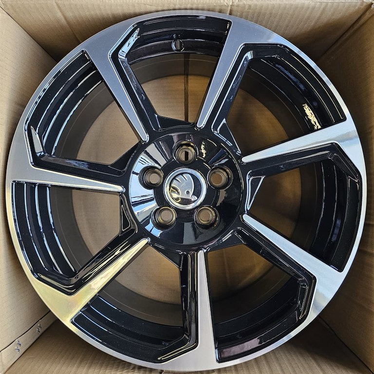 ALU FELNE
7.5j x17 ET35 5x100